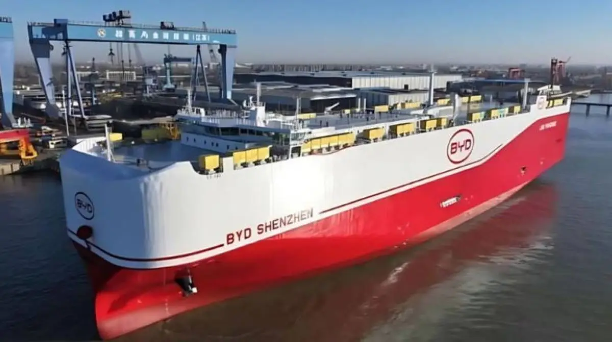 Mayor buque de transporte de autos del mundo emprende primer viaje ...