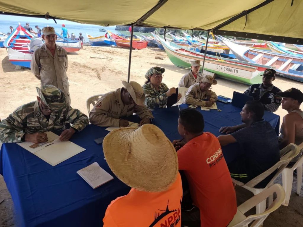 Los pescadores en plena euforia con “Yo me alisto por la Patria”… | Ensartaos