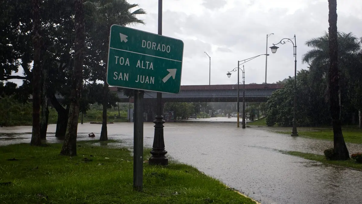 Puerto Rico en alerta por lluvias vinculadas al huracán Erin