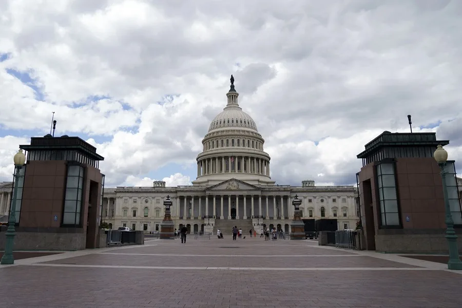 Demócratas evalúan demandar a Trump por guerra contra Irán sin aval ...